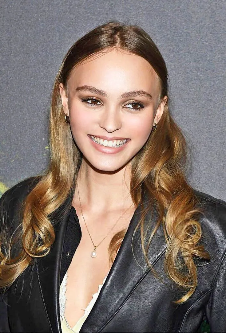 Les Dents de Lily-Rose Depp : Pourquoi elle garde ses "dents du bonheur"