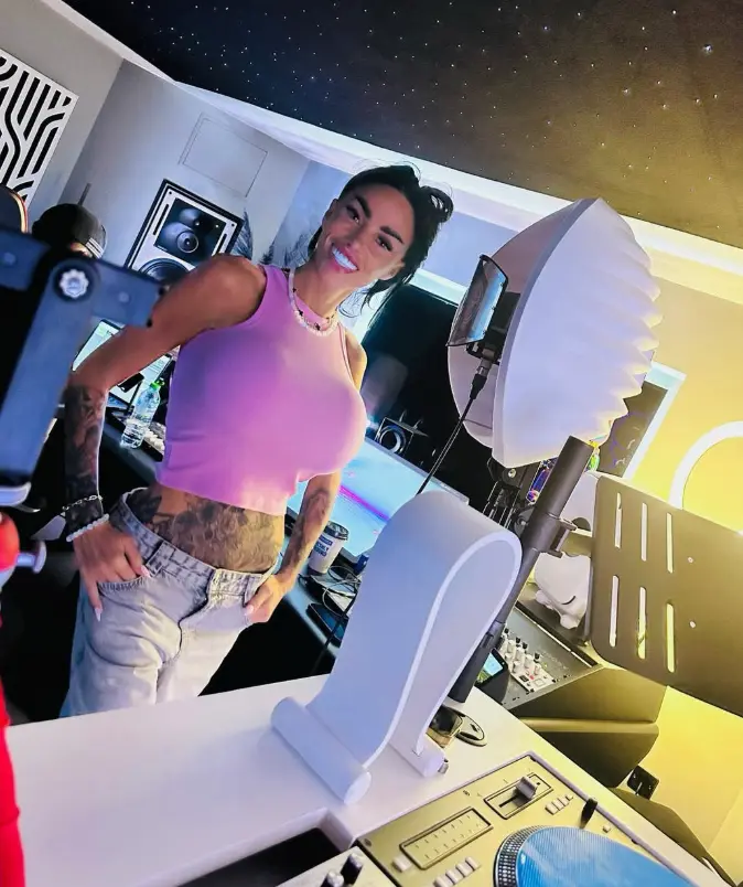 Katie Price Teeth: Her Shocking Transformation & How to Get the Look